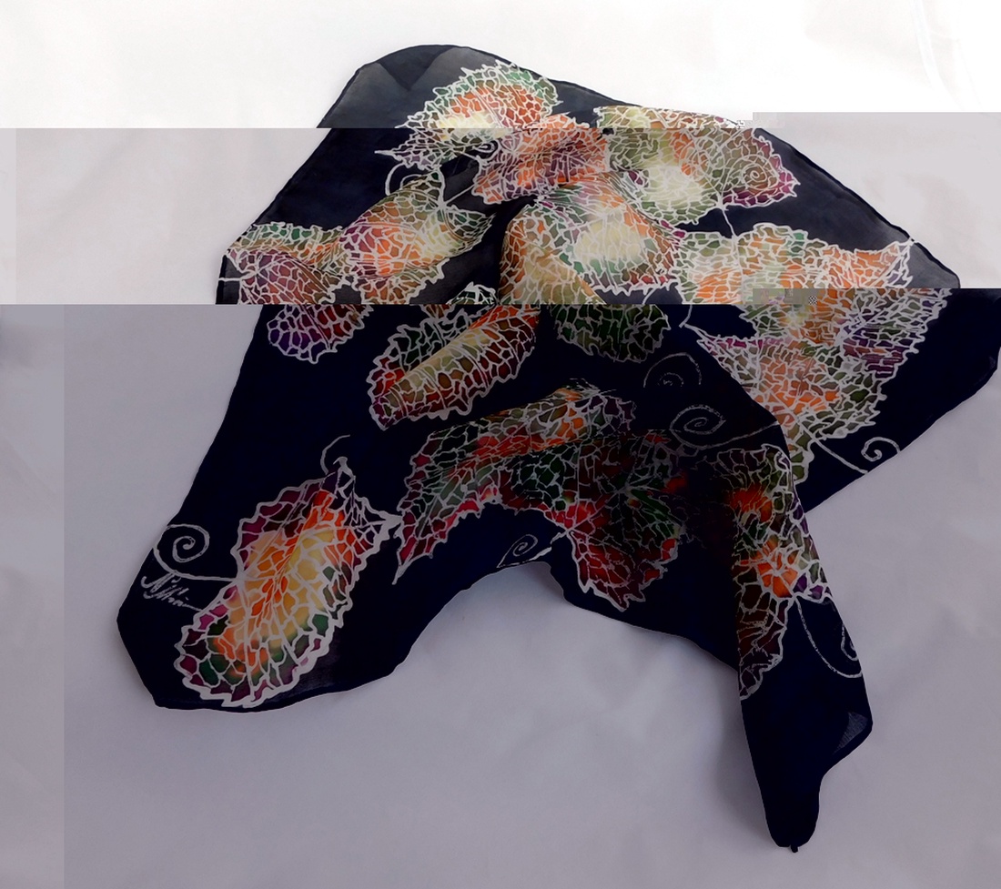 Batic din mătase naturală pictat manual - Leaves- Artynos.ro